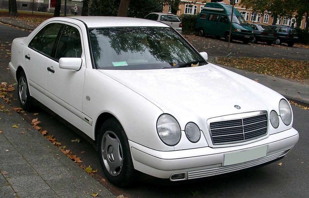 Mercedes-Benz E 240 Benzyna V6 2.4L Sedan 4 drzwiowy V6 . Opinie i dane ...